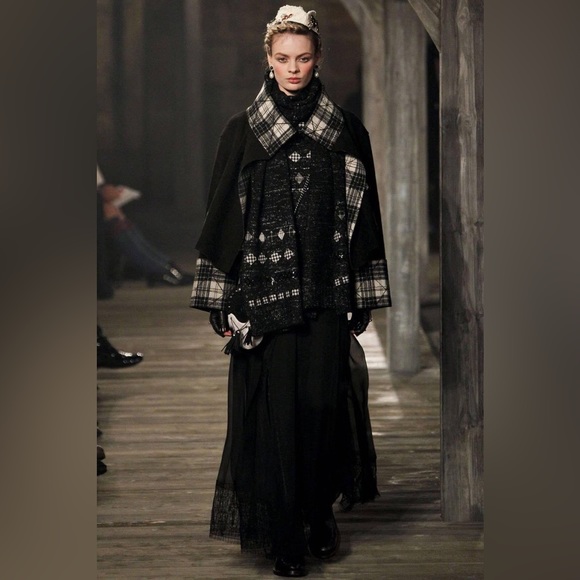 CHANEL | Sweaters | Chanel Edinburgh 3a Runway Sweater 10 Cashmere ...